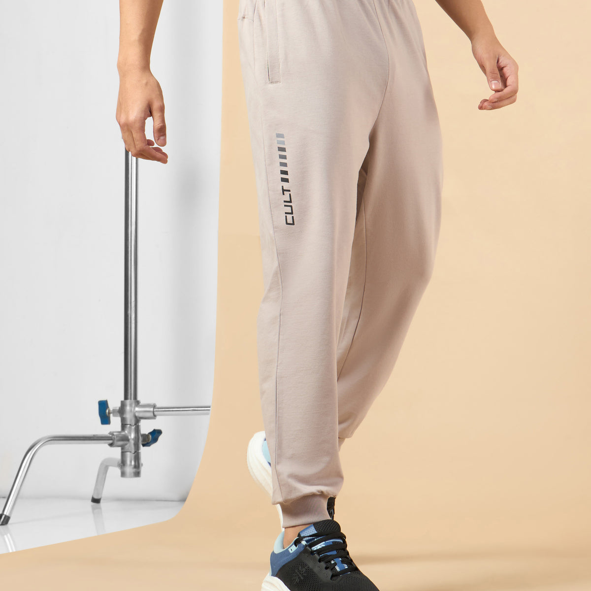 Men's Grey Cult Training Joggers – Curefit Healthcare Pvt Ltd